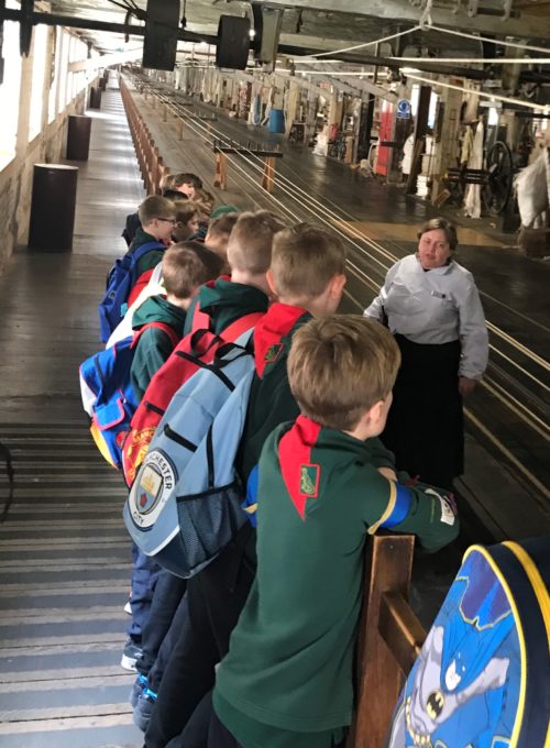 Dorking Cubs Visit the Docks | Surrey Scouts